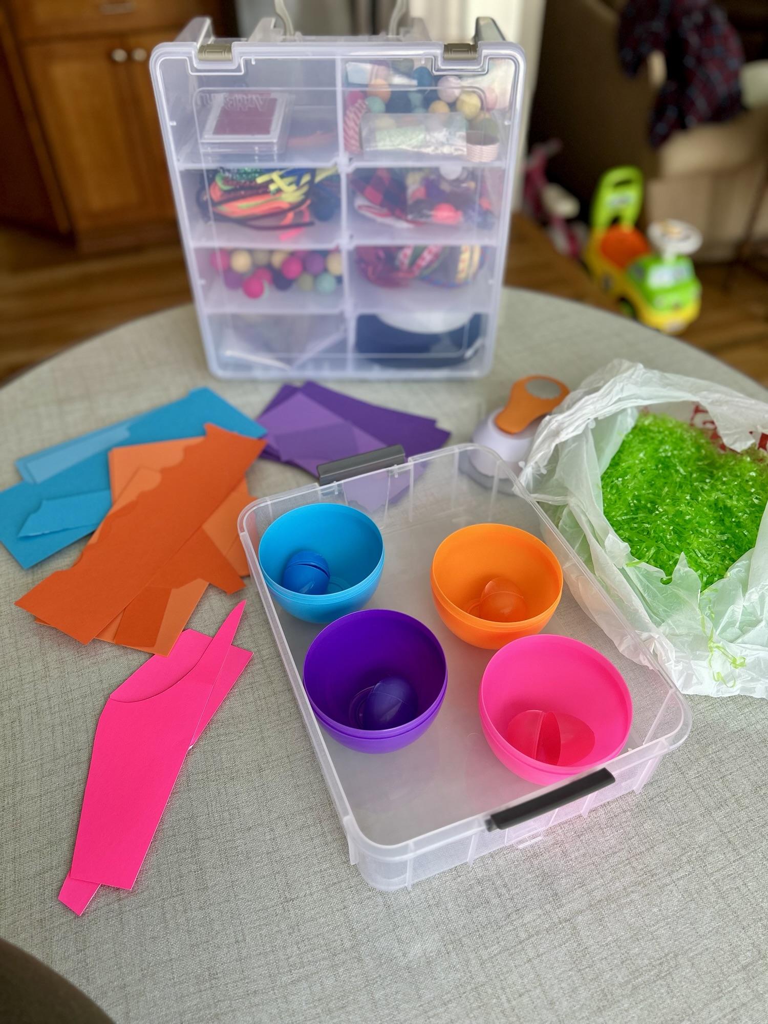 Easter Sensory Bin – Perfectionist DIY