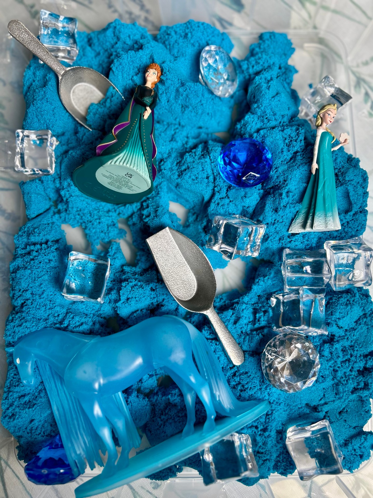 ️ Frozen ️ Sensory Bin – Perfectionist DIY
